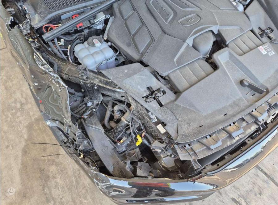 Melns Porsche Cayenne 2024 Klaipėda, ar dzinēja tilpumu 3.00 L un nobraukumu 47 tūkst. km par 27750 €, foto 21 vietnē AUTOMOTO.COM.LV