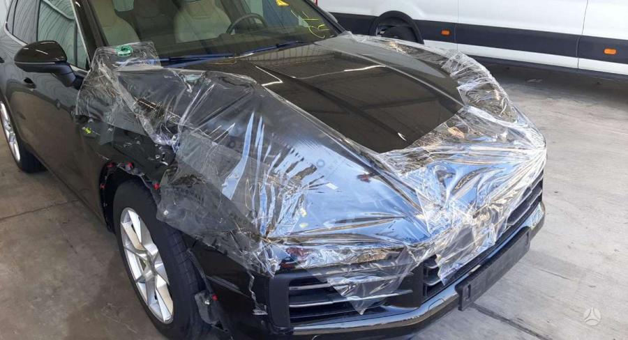 Melns Porsche Cayenne 2024 Klaipėda, ar dzinēja tilpumu 3.00 L un nobraukumu 47 tūkst. km par 27750 €, foto 30 vietnē AUTOMOTO.COM.LV