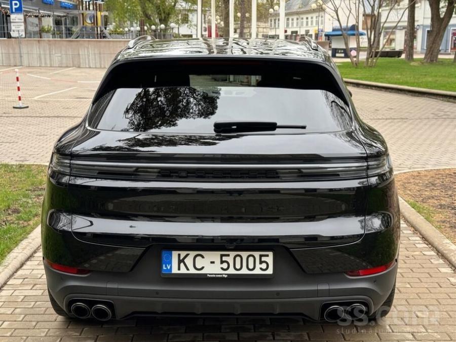 Black Porsche Cayenne 2024 in Riga, with an engine capacity of 3.00 L and mileage of 21 thousand km for 88600 €, photo 6 on AUTOMOTO.COM.LV