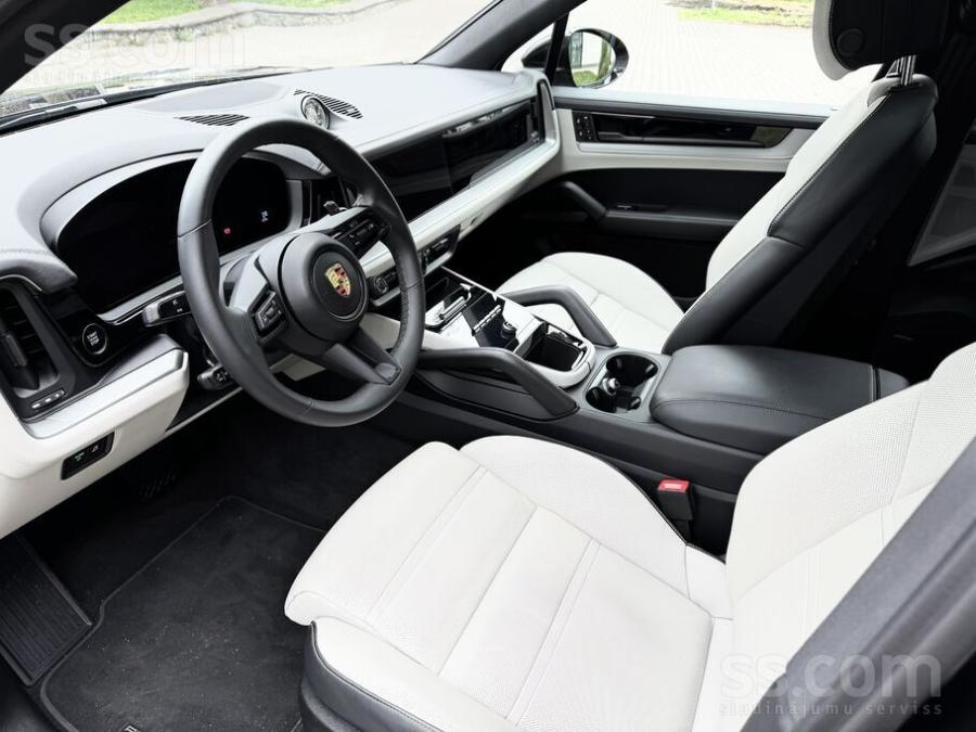 Black Porsche Cayenne 2024 in Riga, with an engine capacity of 3.00 L and mileage of 21 thousand km for 88600 €, photo 8 on AUTOMOTO.COM.LV