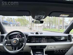 Black Porsche Cayenne 2024 in Riga, with an engine capacity of 3.00 L and mileage of 21 thousand km for 88600 €, photo 9 on AUTOMOTO.COM.LV