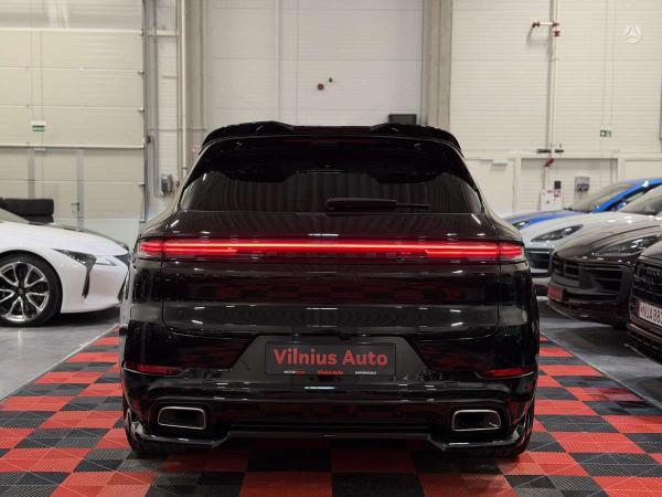 Melns Porsche Cayenne 2024 Viļņa, ar dzinēja tilpumu 3.00 L un nobraukumu 4 tūkst. km par 99990 €, foto 6 vietnē AUTOMOTO.COM.LV