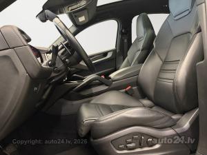 Black Porsche Cayenne 2024 in Tallinn, with an engine capacity of 2.90 L and mileage of 107 thousand km for 86900 €, photo 6 on AUTOMOTO.COM.LV