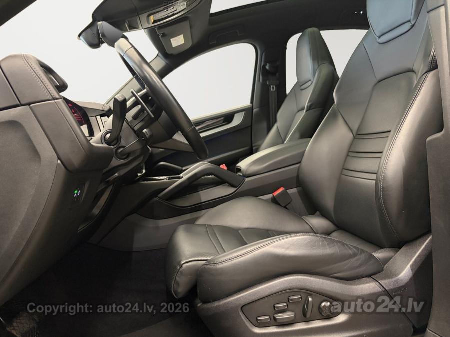 Black Porsche Cayenne 2024 in Tallinn, with an engine capacity of 2.90 L and mileage of 107 thousand km for 86900 €, photo 6 on AUTOMOTO.COM.LV