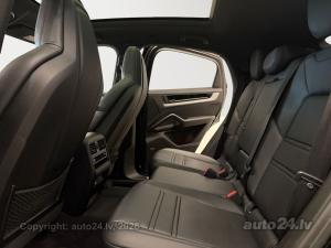 Black Porsche Cayenne 2024 in Tallinn, with an engine capacity of 2.90 L and mileage of 107 thousand km for 86900 €, photo 7 on AUTOMOTO.COM.LV