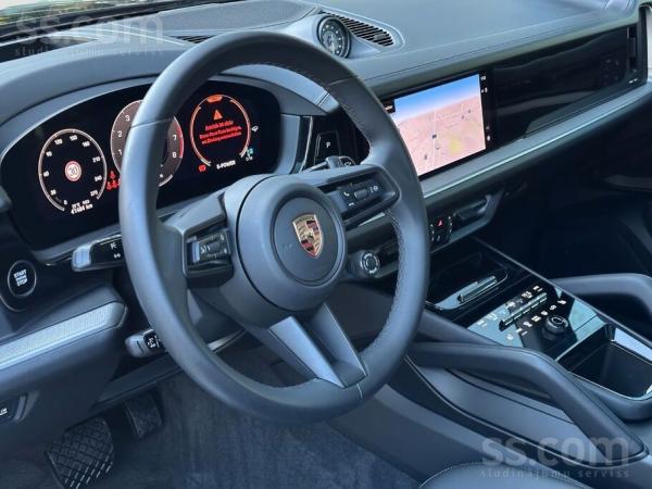 Melns Porsche Cayenne 2024 Rīga, ar dzinēja tilpumu 3.00 L un nobraukumu 42 tūkst. km par 90700 €, foto 8 vietnē AUTOMOTO.COM.LV