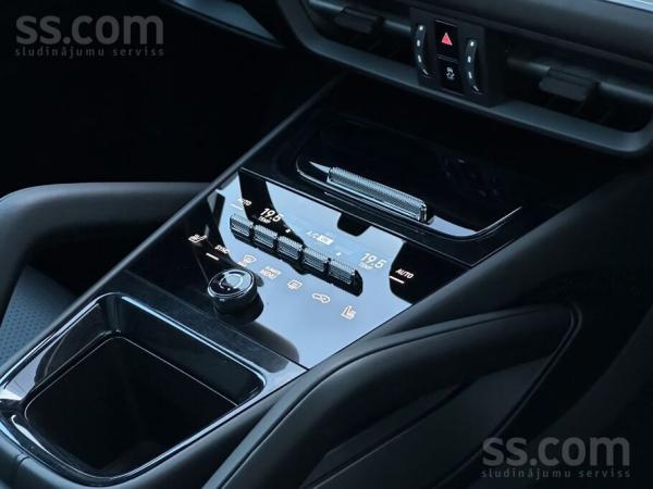 Melns Porsche Cayenne 2024 Rīga, ar dzinēja tilpumu 3.00 L un nobraukumu 42 tūkst. km par 90700 €, foto 9 vietnē AUTOMOTO.COM.LV