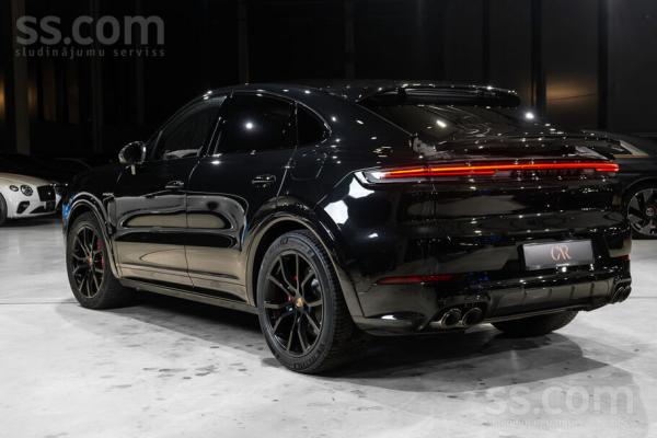 Black Porsche Cayenne 2025 in Riga, with an engine capacity of 3.00 L and mileage of 10 thousand km for 139900 €, photo 6 on AUTOMOTO.COM.LV