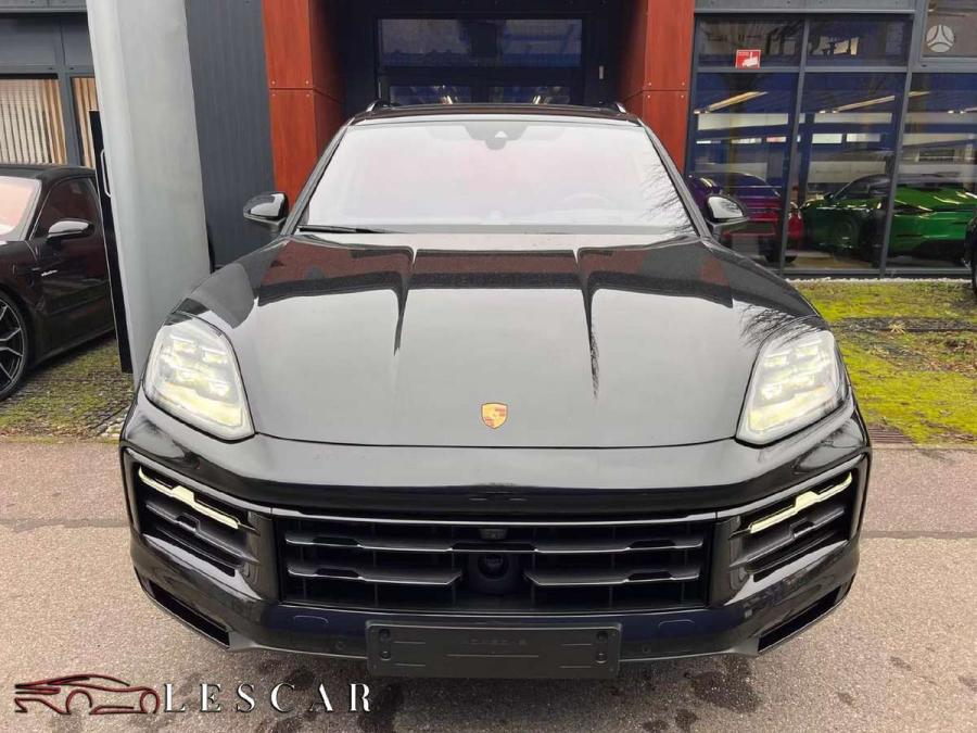 Melns Porsche Cayenne 2025 Viļņa, ar dzinēja tilpumu 3.00 L un nobraukumu 15 tūkst. km par 110000 €, foto 2 vietnē AUTOMOTO.COM.LV