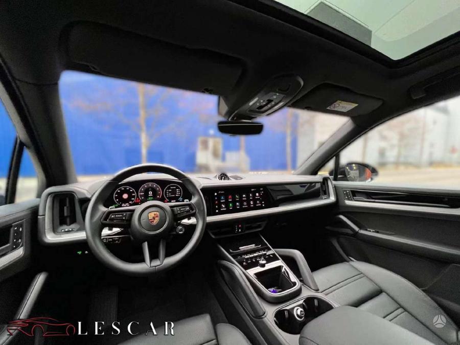 Melns Porsche Cayenne 2025 Viļņa, ar dzinēja tilpumu 3.00 L un nobraukumu 15 tūkst. km par 110000 €, foto 7 vietnē AUTOMOTO.COM.LV