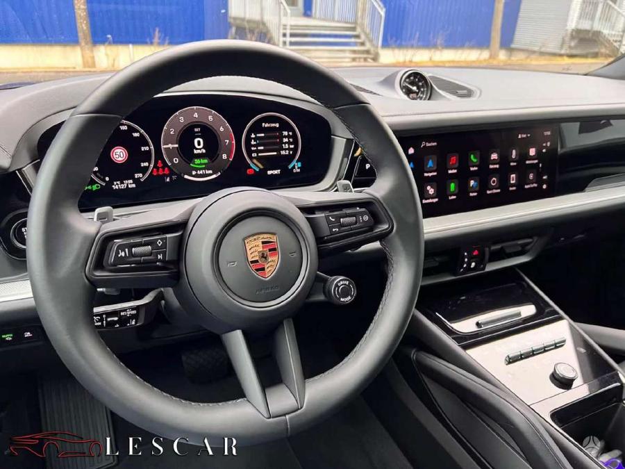 Black Porsche Cayenne 2025 in Vilnius, with an engine capacity of 3.00 L and mileage of 15 thousand km for 110000 €, photo 9 on AUTOMOTO.COM.LV