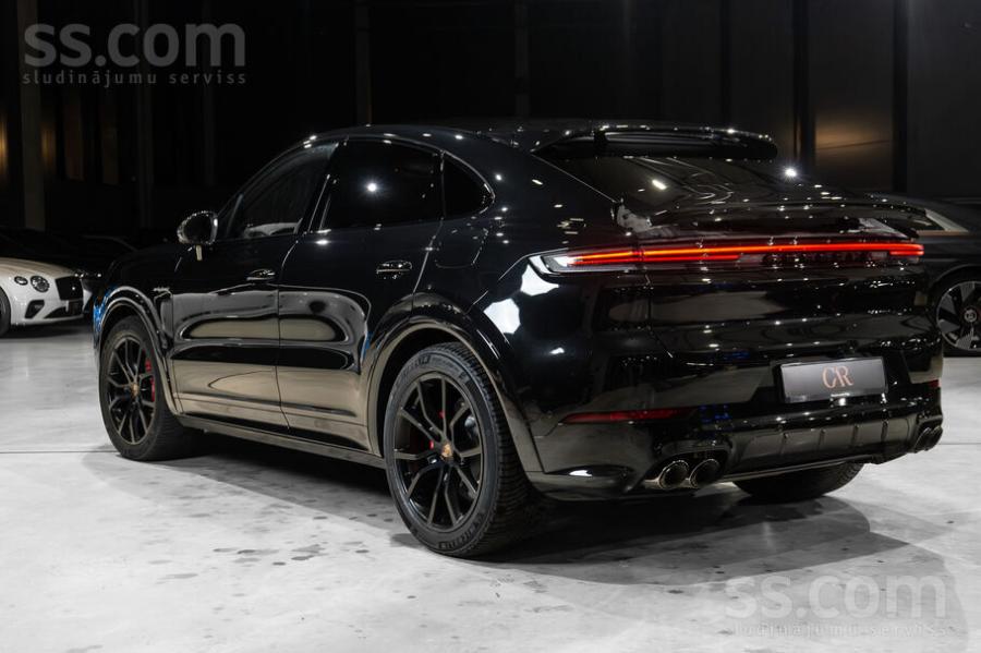 Black Porsche Cayenne 2025 in Riga, with an engine capacity of 3.00 L and mileage of 15 thousand km for 130500 €, photo 7 on AUTOMOTO.COM.LV