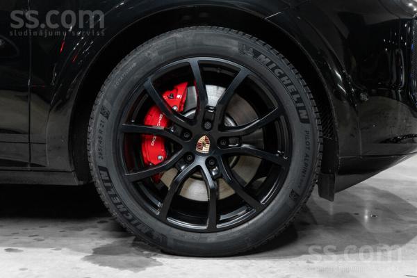 Melns Porsche Cayenne 2025 Rīga, ar dzinēja tilpumu 3.00 L un nobraukumu 15 tūkst. km par 130500 €, foto 7 vietnē AUTOMOTO.COM.LV