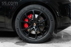 Black Porsche Cayenne 2025 in Riga, with an engine capacity of 3.00 L and mileage of 15 thousand km for 130500 €, photo 8 on AUTOMOTO.COM.LV