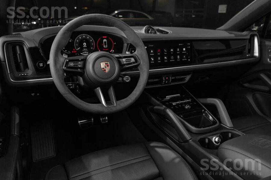 Black Porsche Cayenne 2025 in Riga, with an engine capacity of 3.00 L and mileage of 15 thousand km for 130500 €, photo 10 on AUTOMOTO.COM.LV
