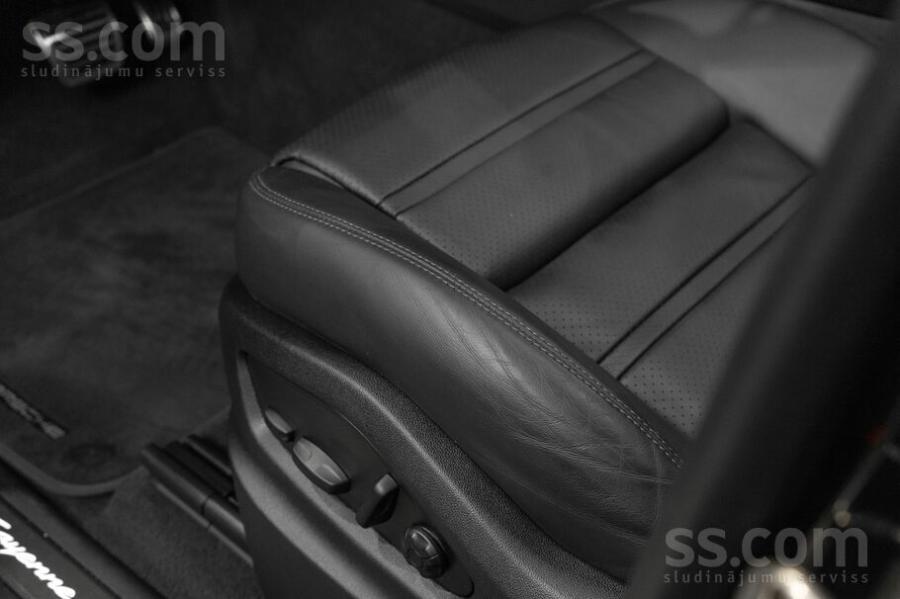 Black Porsche Cayenne 2025 in Riga, with an engine capacity of 3.00 L and mileage of 15 thousand km for 130500 €, photo 14 on AUTOMOTO.COM.LV