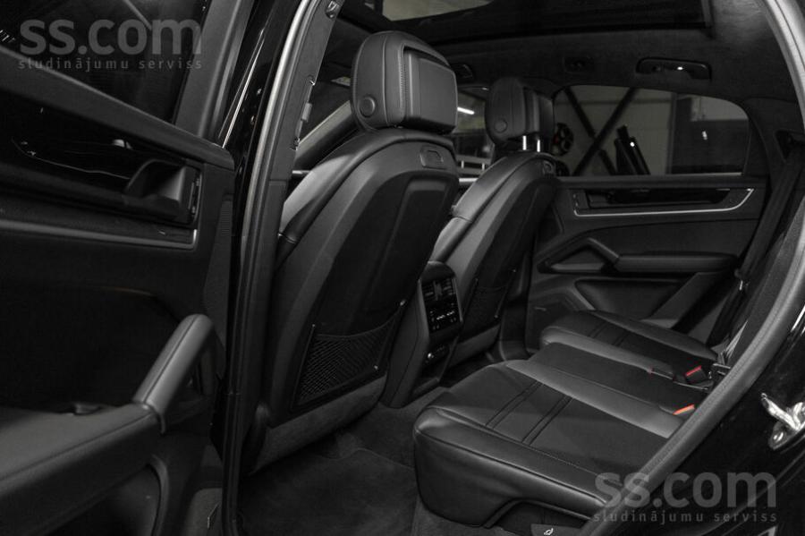 Black Porsche Cayenne 2025 in Riga, with an engine capacity of 3.00 L and mileage of 15 thousand km for 130500 €, photo 15 on AUTOMOTO.COM.LV