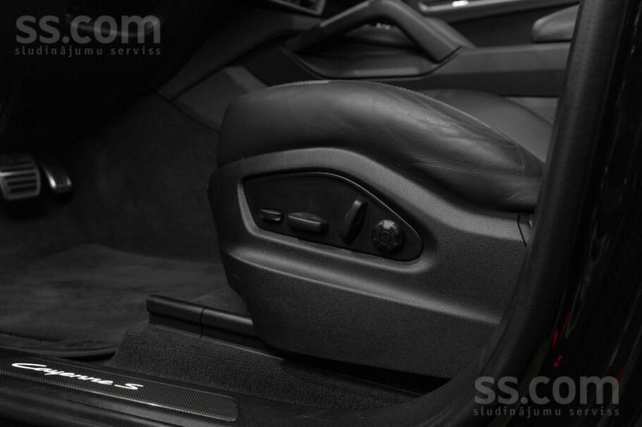 Black Porsche Cayenne 2025 in Riga, with an engine capacity of 3.00 L and mileage of 15 thousand km for 130500 €, photo 22 on AUTOMOTO.COM.LV