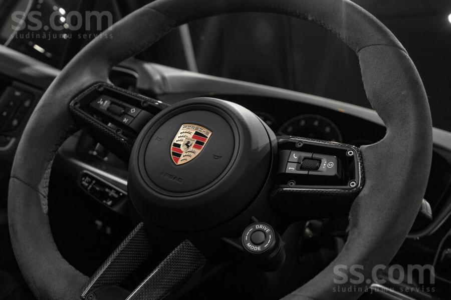 Black Porsche Cayenne 2025 in Riga, with an engine capacity of 3.00 L and mileage of 15 thousand km for 130500 €, photo 27 on AUTOMOTO.COM.LV