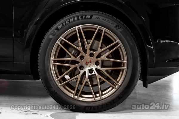 Melns Porsche Cayenne 2025 Rīga, ar dzinēja tilpumu 3.00 L un nobraukumu 17 tūkst. km par 94138 €, foto 8 vietnē AUTOMOTO.COM.LV