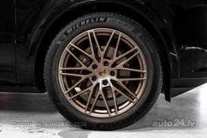 Melns Porsche Cayenne 2025 Rīga, ar dzinēja tilpumu 3.00 L un nobraukumu 17 tūkst. km par 94138 €, foto 8 vietnē AUTOMOTO.COM.LV
