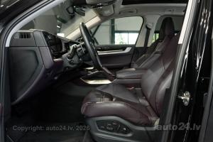 Melns Porsche Cayenne 2025 Rīga, ar dzinēja tilpumu 3.00 L un nobraukumu 17 tūkst. km par 94138 €, foto 9 vietnē AUTOMOTO.COM.LV