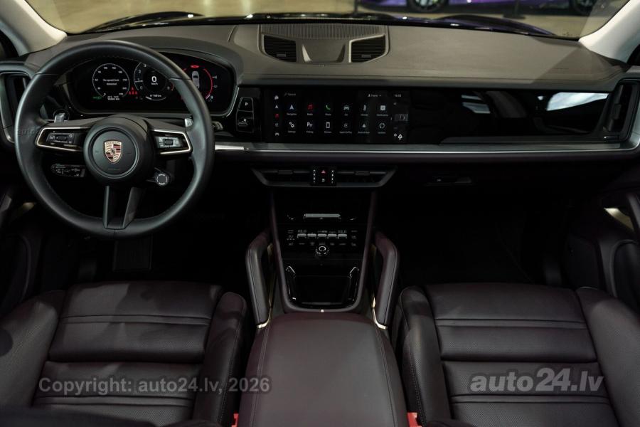 Melns Porsche Cayenne 2025 Rīga, ar dzinēja tilpumu 3.00 L un nobraukumu 17 tūkst. km par 94138 €, foto 12 vietnē AUTOMOTO.COM.LV