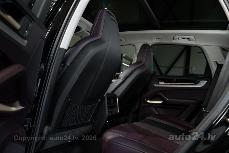 Melns Porsche Cayenne 2025 Rīga, ar dzinēja tilpumu 3.00 L un nobraukumu 17 tūkst. km par 94138 €, foto 15 vietnē AUTOMOTO.COM.LV