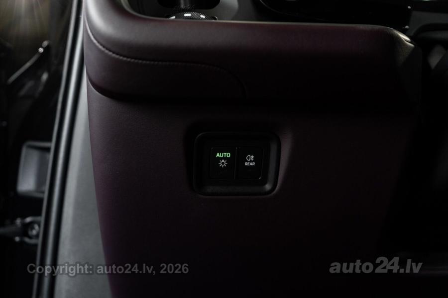 Melns Porsche Cayenne 2025 Rīga, ar dzinēja tilpumu 3.00 L un nobraukumu 17 tūkst. km par 94138 €, foto 17 vietnē AUTOMOTO.COM.LV