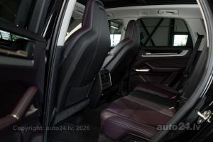 Black Porsche Cayenne 2025 in Riga, with an engine capacity of 3.00 L and mileage of 17 thousand km for 94138 €, photo 14 on AUTOMOTO.COM.LV