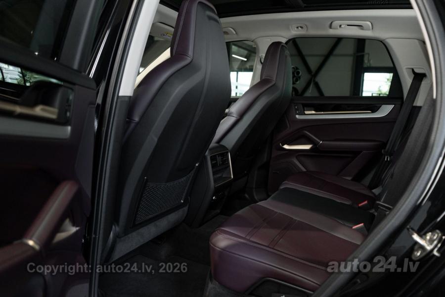 Black Porsche Cayenne 2025 in Riga, with an engine capacity of 3.00 L and mileage of 17 thousand km for 94138 €, photo 14 on AUTOMOTO.COM.LV