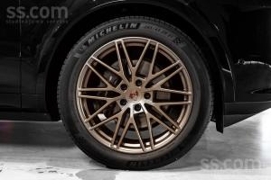 Melns Porsche Cayenne 2025 Rīga, ar dzinēja tilpumu 3.00 L un nobraukumu 17 tūkst. km par 94138 €, foto 8 vietnē AUTOMOTO.COM.LV