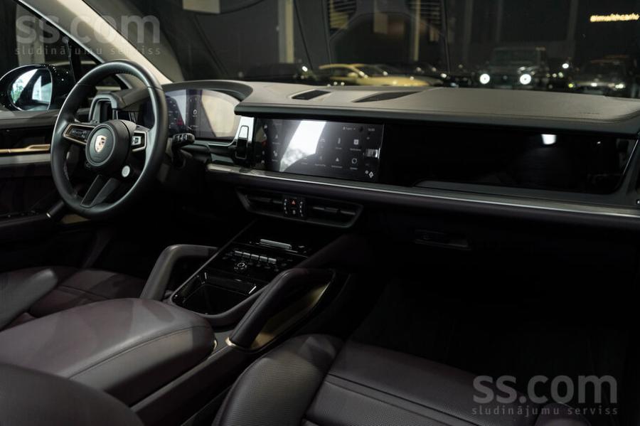 Melns Porsche Cayenne 2025 Rīga, ar dzinēja tilpumu 3.00 L un nobraukumu 17 tūkst. km par 94138 €, foto 13 vietnē AUTOMOTO.COM.LV