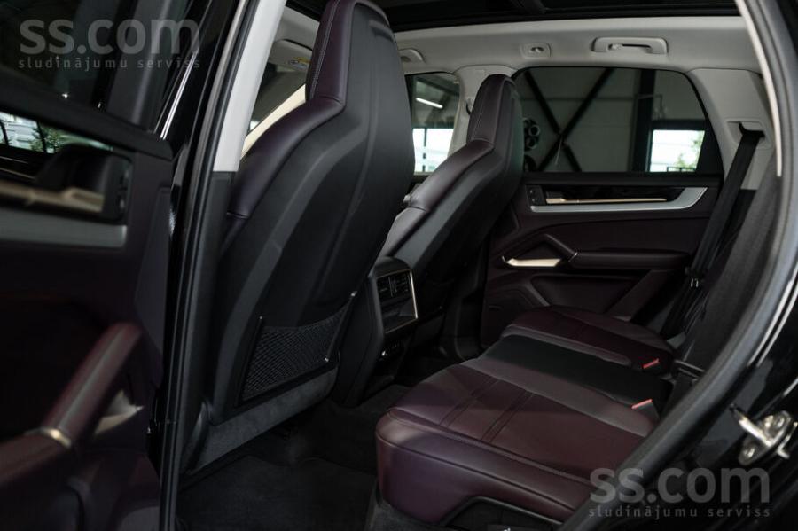 Melns Porsche Cayenne 2025 Rīga, ar dzinēja tilpumu 3.00 L un nobraukumu 17 tūkst. km par 94138 €, foto 14 vietnē AUTOMOTO.COM.LV