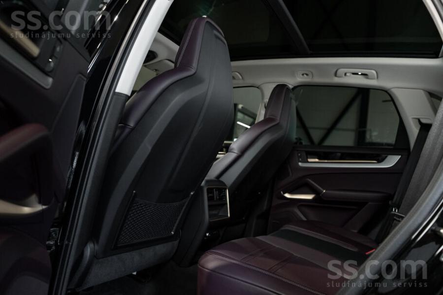 Melns Porsche Cayenne 2025 Rīga, ar dzinēja tilpumu 3.00 L un nobraukumu 17 tūkst. km par 94138 €, foto 15 vietnē AUTOMOTO.COM.LV