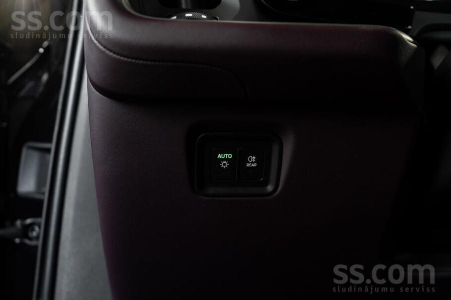 Melns Porsche Cayenne 2025 Rīga, ar dzinēja tilpumu 3.00 L un nobraukumu 17 tūkst. km par 94138 €, foto 17 vietnē AUTOMOTO.COM.LV