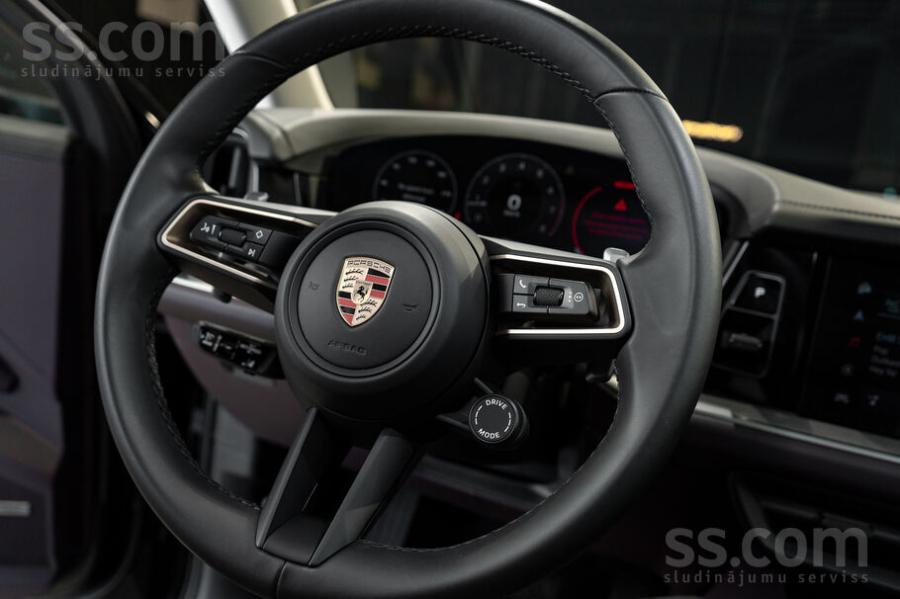 Melns Porsche Cayenne 2025 Rīga, ar dzinēja tilpumu 3.00 L un nobraukumu 17 tūkst. km par 94138 €, foto 19 vietnē AUTOMOTO.COM.LV