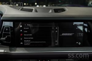 Melns Porsche Cayenne 2025 Rīga, ar dzinēja tilpumu 3.00 L un nobraukumu 17 tūkst. km par 94138 €, foto 24 vietnē AUTOMOTO.COM.LV