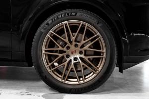 Melns Porsche Cayenne 2025 Rīga, ar dzinēja tilpumu 3.00 L un nobraukumu 17 tūkst. km par 94138 €, foto 8 vietnē AUTOMOTO.COM.LV