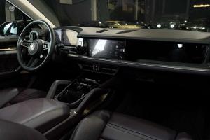 Melns Porsche Cayenne 2025 Rīga, ar dzinēja tilpumu 3.00 L un nobraukumu 17 tūkst. km par 94138 €, foto 13 vietnē AUTOMOTO.COM.LV