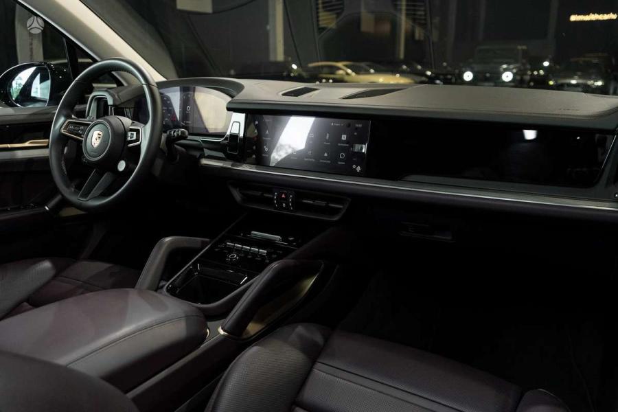 Melns Porsche Cayenne 2025 Rīga, ar dzinēja tilpumu 3.00 L un nobraukumu 17 tūkst. km par 94138 €, foto 13 vietnē AUTOMOTO.COM.LV
