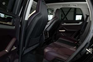 Melns Porsche Cayenne 2025 Rīga, ar dzinēja tilpumu 3.00 L un nobraukumu 17 tūkst. km par 94138 €, foto 14 vietnē AUTOMOTO.COM.LV