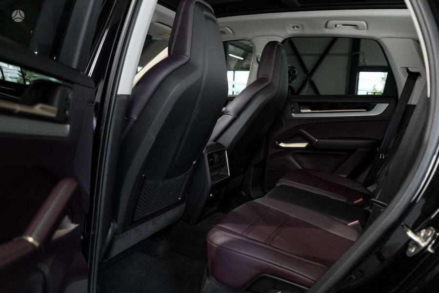 Melns Porsche Cayenne 2025 Rīga, ar dzinēja tilpumu 3.00 L un nobraukumu 17 tūkst. km par 94138 €, foto 14 vietnē AUTOMOTO.COM.LV