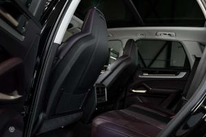 Melns Porsche Cayenne 2025 Rīga, ar dzinēja tilpumu 3.00 L un nobraukumu 17 tūkst. km par 94138 €, foto 15 vietnē AUTOMOTO.COM.LV
