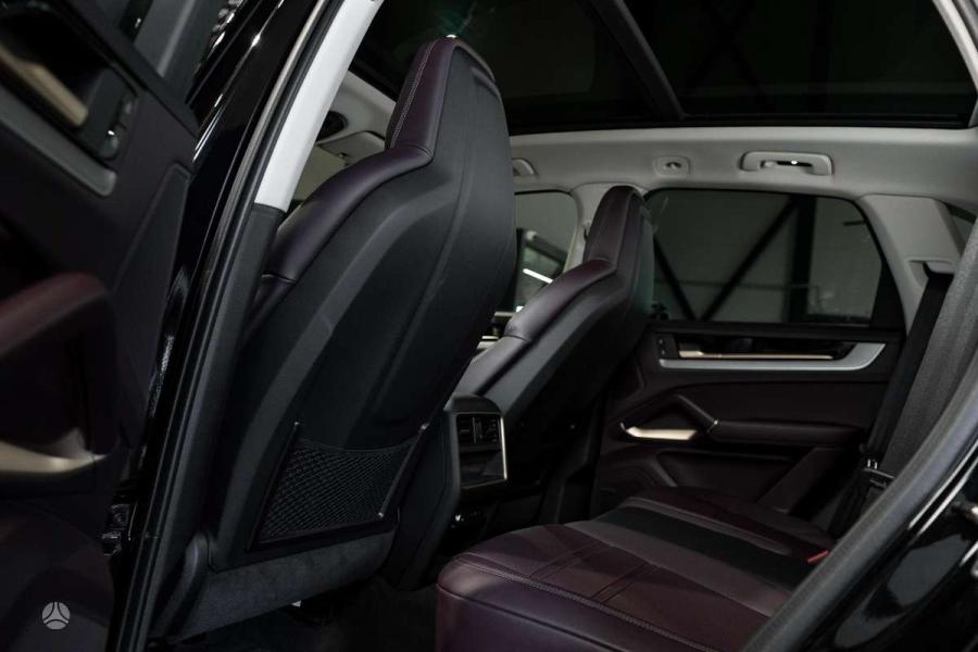 Melns Porsche Cayenne 2025 Rīga, ar dzinēja tilpumu 3.00 L un nobraukumu 17 tūkst. km par 94138 €, foto 15 vietnē AUTOMOTO.COM.LV