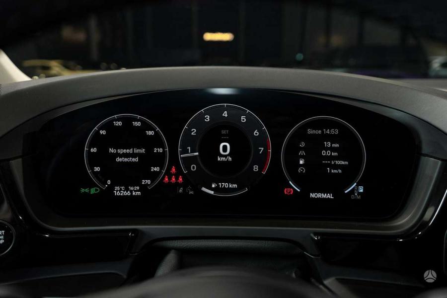 Melns Porsche Cayenne 2025 Rīga, ar dzinēja tilpumu 3.00 L un nobraukumu 17 tūkst. km par 94138 €, foto 18 vietnē AUTOMOTO.COM.LV