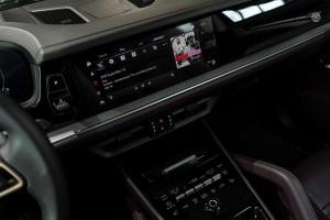 Melns Porsche Cayenne 2025 Rīga, ar dzinēja tilpumu 3.00 L un nobraukumu 17 tūkst. km par 94138 €, foto 21 vietnē AUTOMOTO.COM.LV