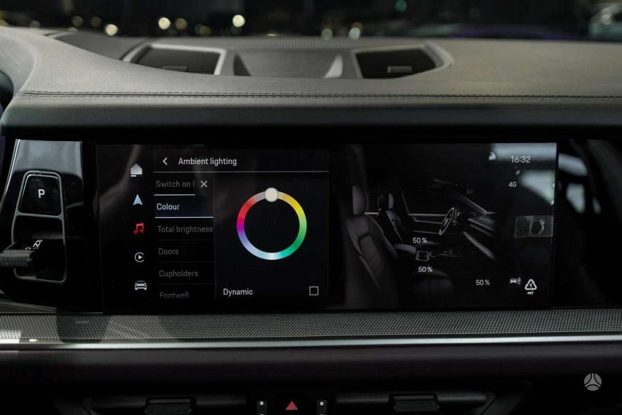 Melns Porsche Cayenne 2025 Rīga, ar dzinēja tilpumu 3.00 L un nobraukumu 17 tūkst. km par 94138 €, foto 25 vietnē AUTOMOTO.COM.LV