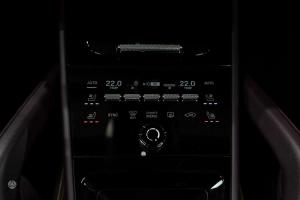Melns Porsche Cayenne 2025 Rīga, ar dzinēja tilpumu 3.00 L un nobraukumu 17 tūkst. km par 94138 €, foto 27 vietnē AUTOMOTO.COM.LV