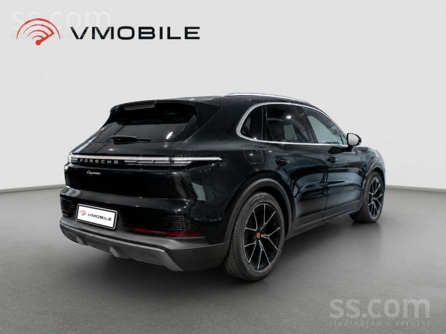 Melns Porsche Cayenne 2026 Rīga, ar dzinēja tilpumu 3.00 L un nobraukumu 9 tūkst. km par 124890 €, foto 3 vietnē AUTOMOTO.COM.LV